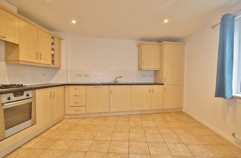 CARTERTON, Saffron Crescent OX18 1LD 3 bed terraced house - £300,000