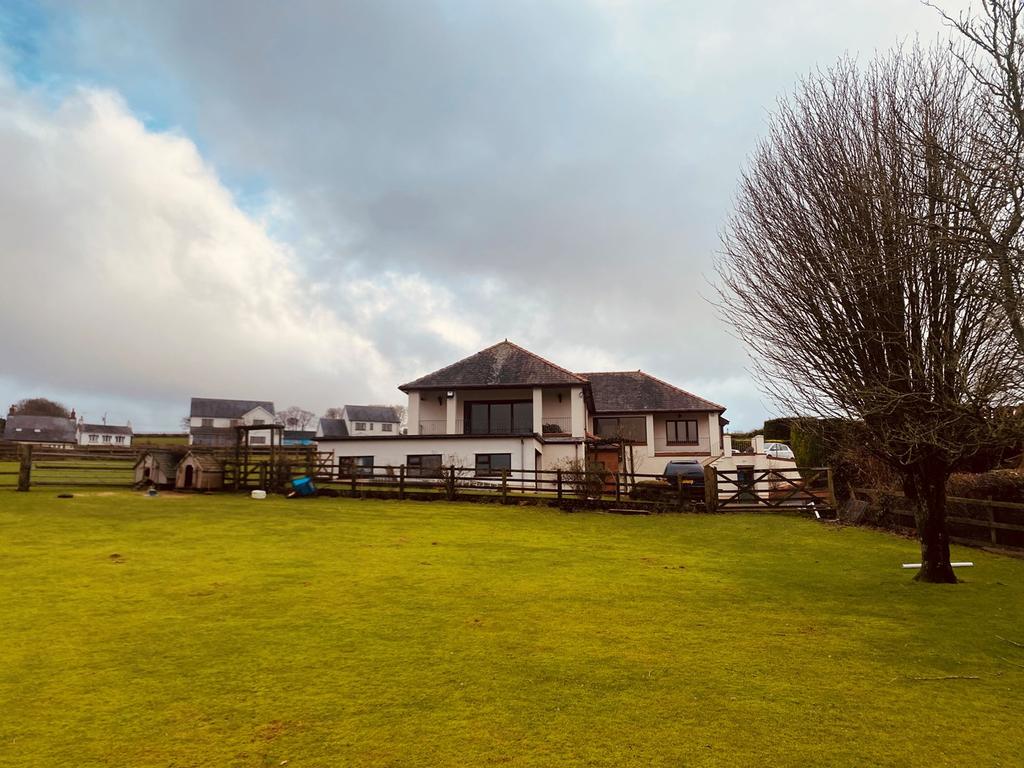 Llanllwni, Pencader, SA39 4 bed detached house - £599,950