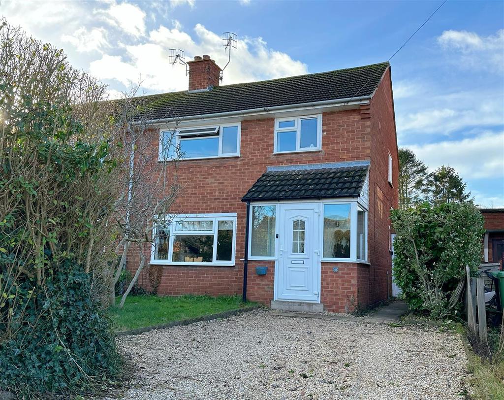 New Street, Tiddington... 3 bed semi-detached house - £350,000