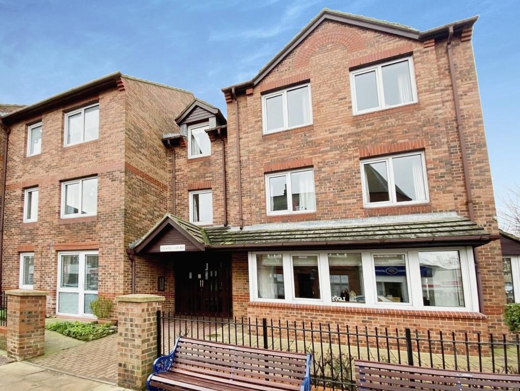 West Avenue, Filey 1 bed flat - £80,000