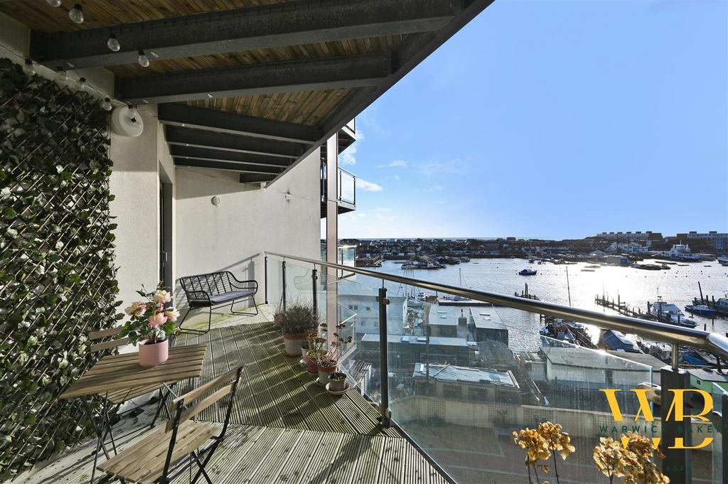Mariner Point, Shoreham-By-Sea 2 bed apartment - £360,000