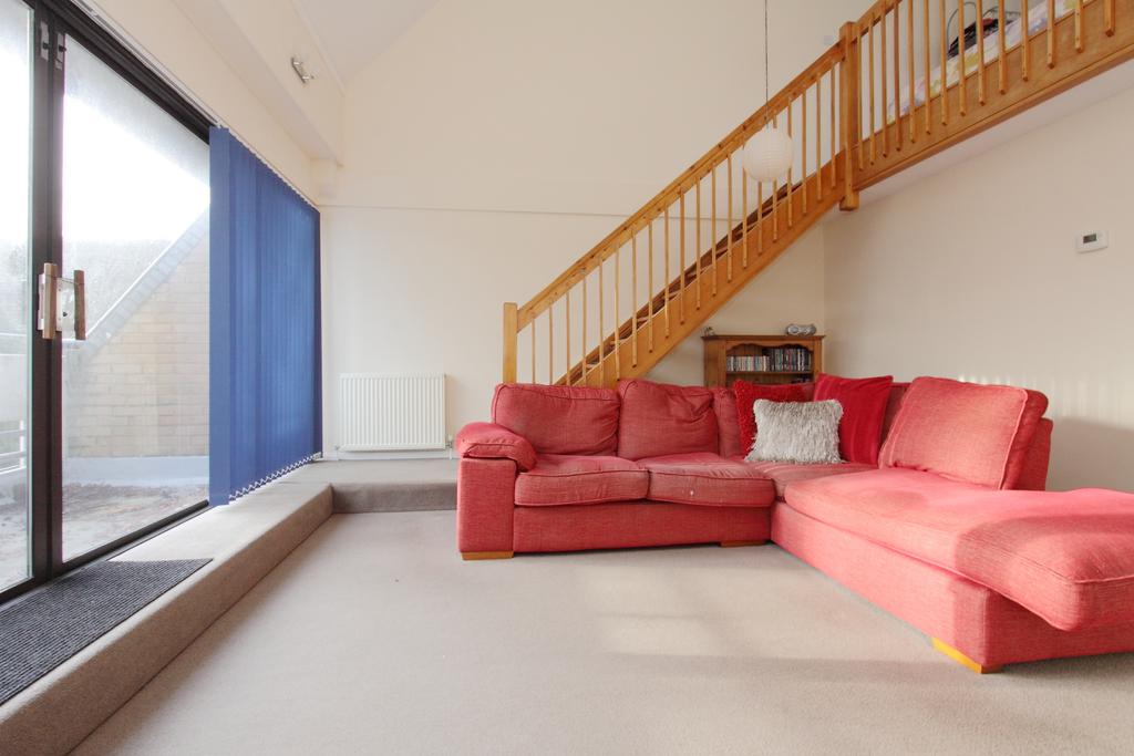 Stuart Court, Kingsway Gardens... 1 bed apartment - £82,000