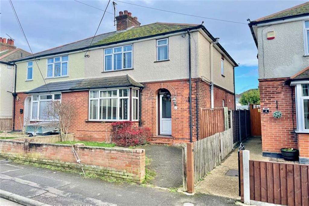 George Road, Braintree, CM7 3 bed semi-detached house - £350,000