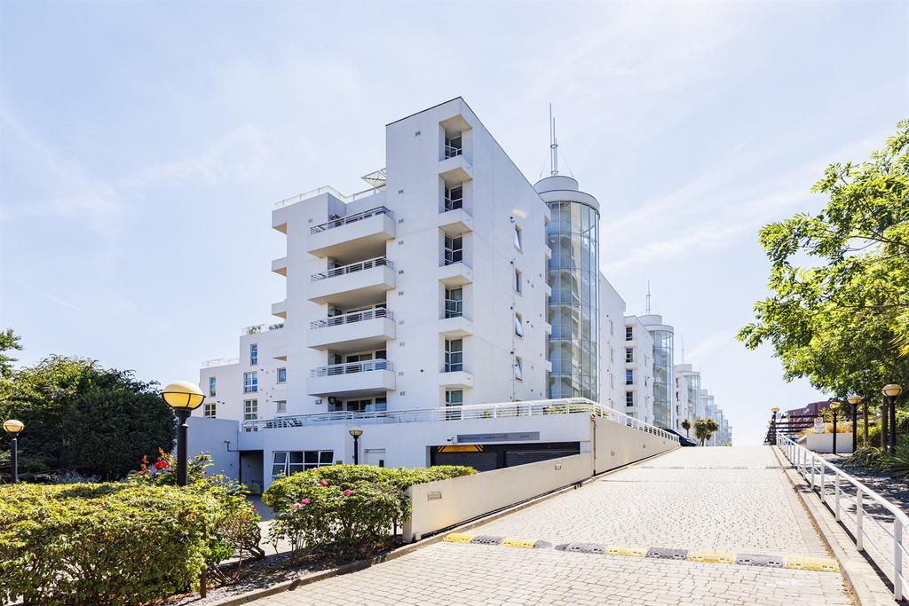 Barrier Point Road, E16 1 bed flat - £1,800 pcm (£415 pw)