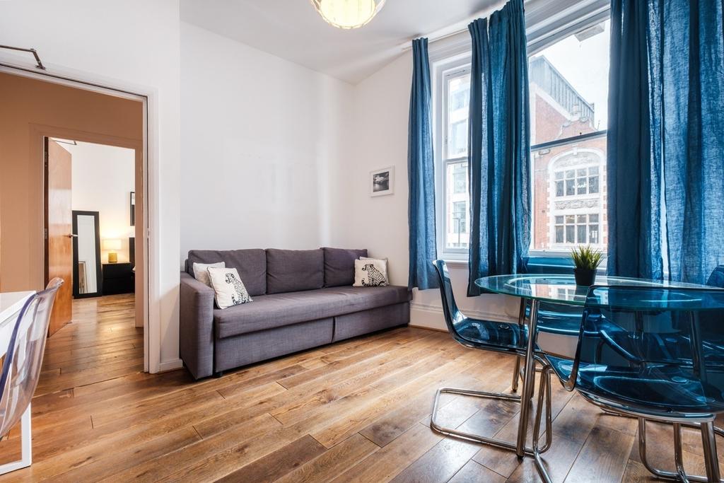 142, Oxford Street, W1D 1LZ 1 bed flat - £2,700 pcm (£623 pw)