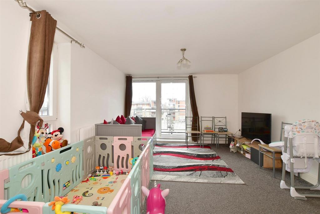 Commonwealth Drive, Three Bridges... 2 bed apartment - £225,000