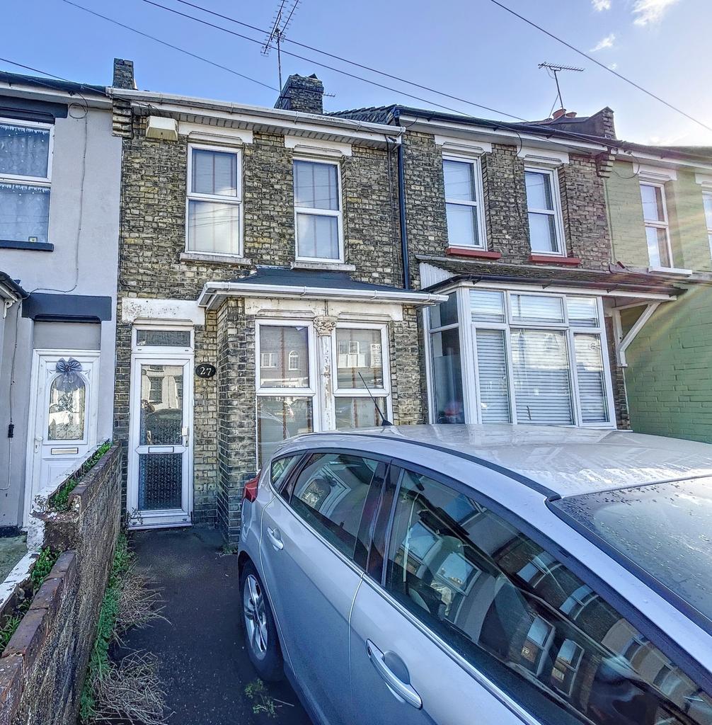 27 Napier Road, ME7 2 bed terraced house - £180,000