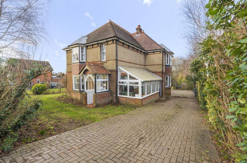 Grange Road, Alresford, Hampshire, SO24 5 bed detached house - £950,000