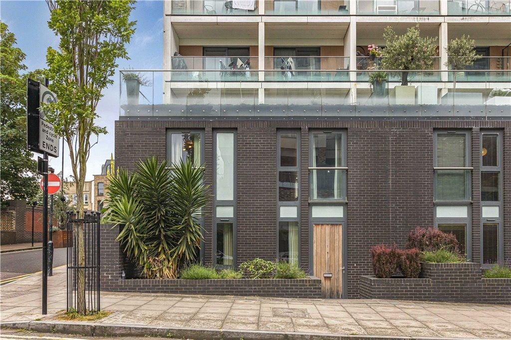 Roseberry Place, London, E8 3 bed apartment - £800,000