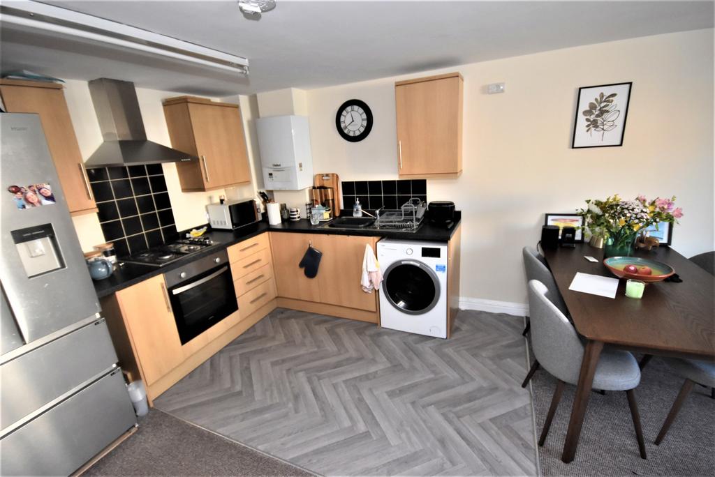 Mill Hill, Deal, Kent, CT14 2 bed flat - £775 pcm (£179 pw)