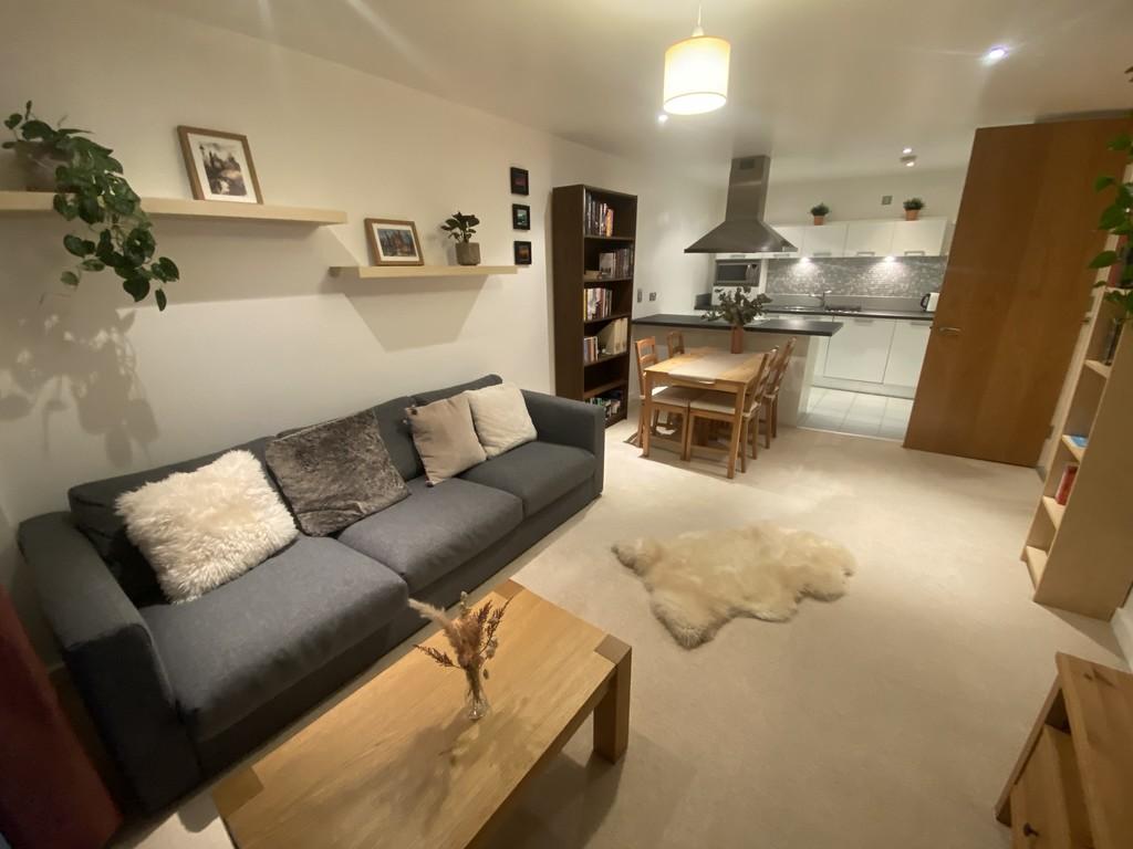 Lord Street, Manchester 2 bed apartment - £1,400 pcm (£323 pw)