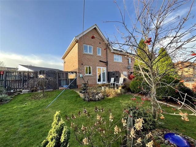 Lyminton Lane, Treeton, Rotherham... 2 bed end of terrace house - £160,000
