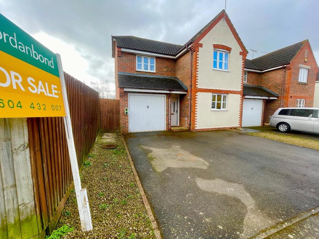 Walkers Way, Wootton Fields... 4 bed detached house - £374,995