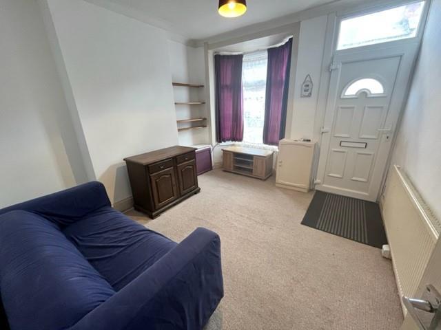 26 Winnie Road, Selly Oak... 2 bed terraced house - £725 pcm (£167 pw)
