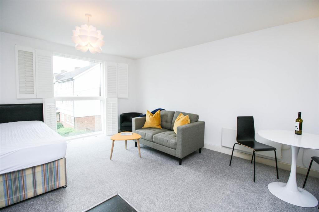 Sinope, 26 Ryland Street Studio - £750 pcm (£173 pw)