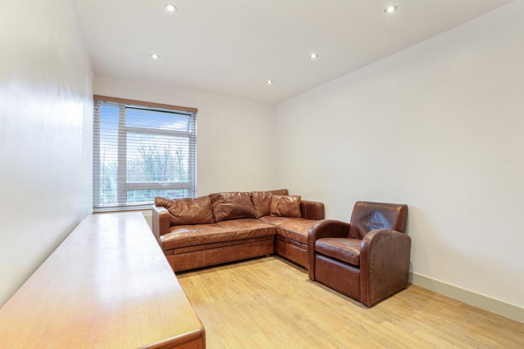Grove Lane, London, SE5 8TW 1 bed flat - £1,600 pcm (£369 pw)