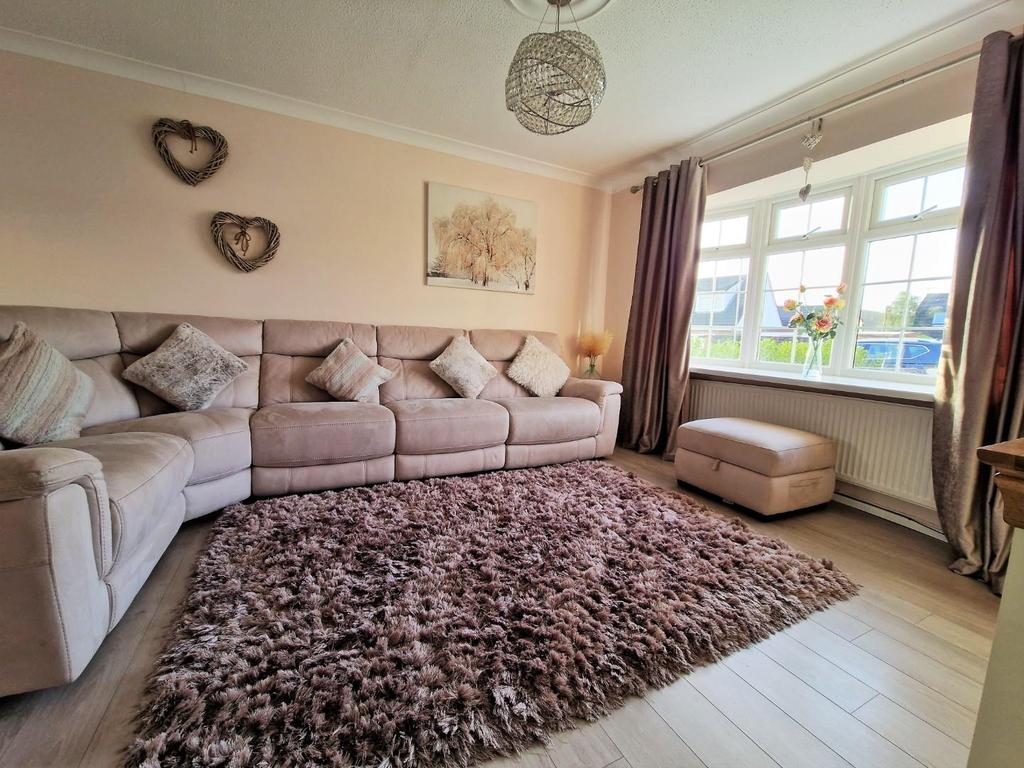 Eleanor Close, Pencoed, Bridgend... 3 bed semi-detached house - £250,000