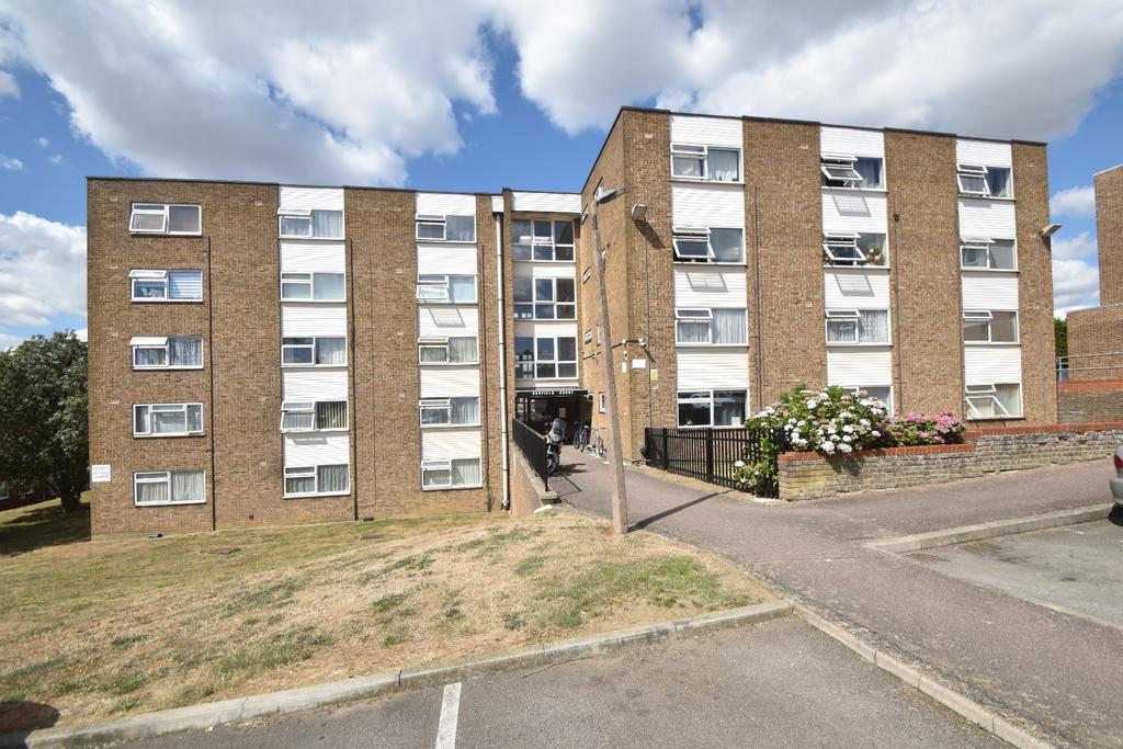 Burfield Court, Handcross Road, Luton 1 bed ground floor flat - £120,000