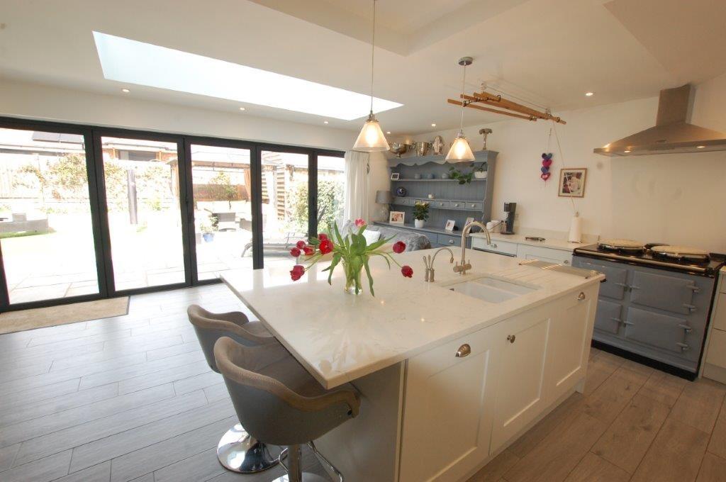 School Lane, Welwyn, AL6 3 bed semi-detached house - £2,100 pcm (£485 pw)