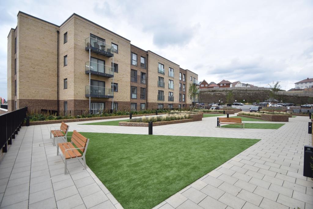 Griffin Court, Stirling Drive, Luton 2 bed apartment - £280,000