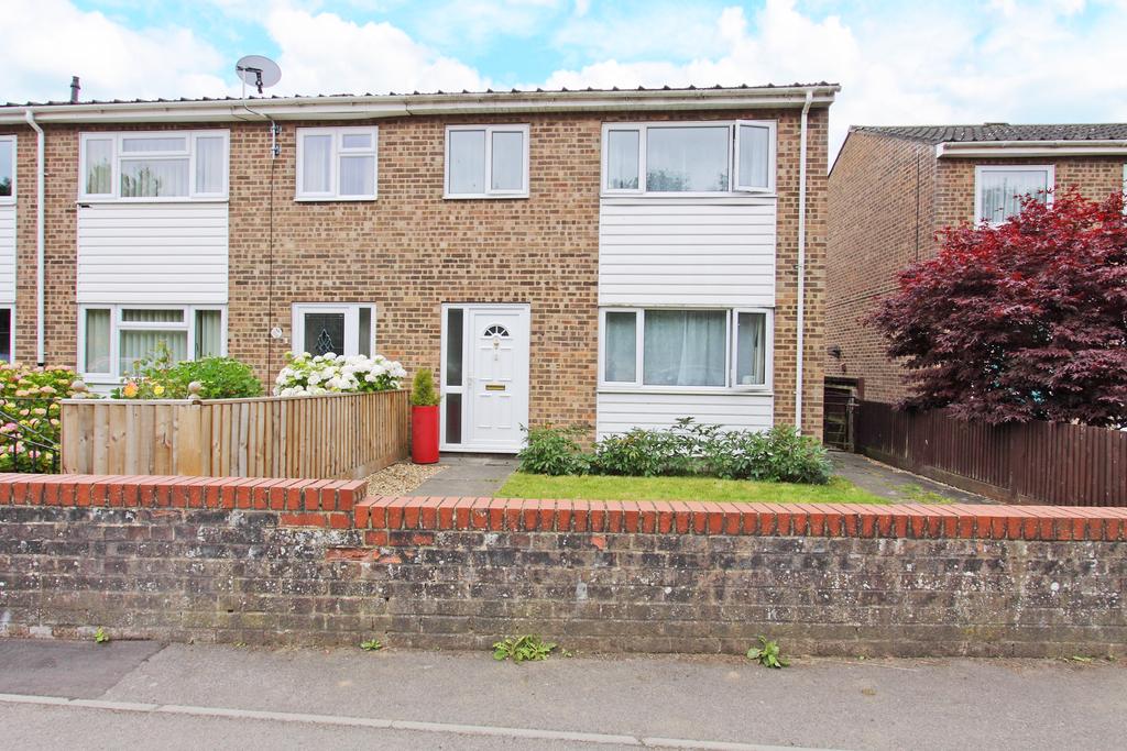 Roman Way, Andover, SP10 3 bed semi-detached house - £1,100 pcm (£254 pw)