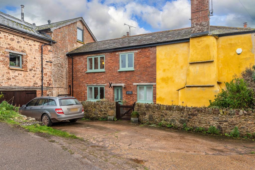 Gunstone, Crediton EX17 3 bed property - £1,150 pcm (£265 pw)