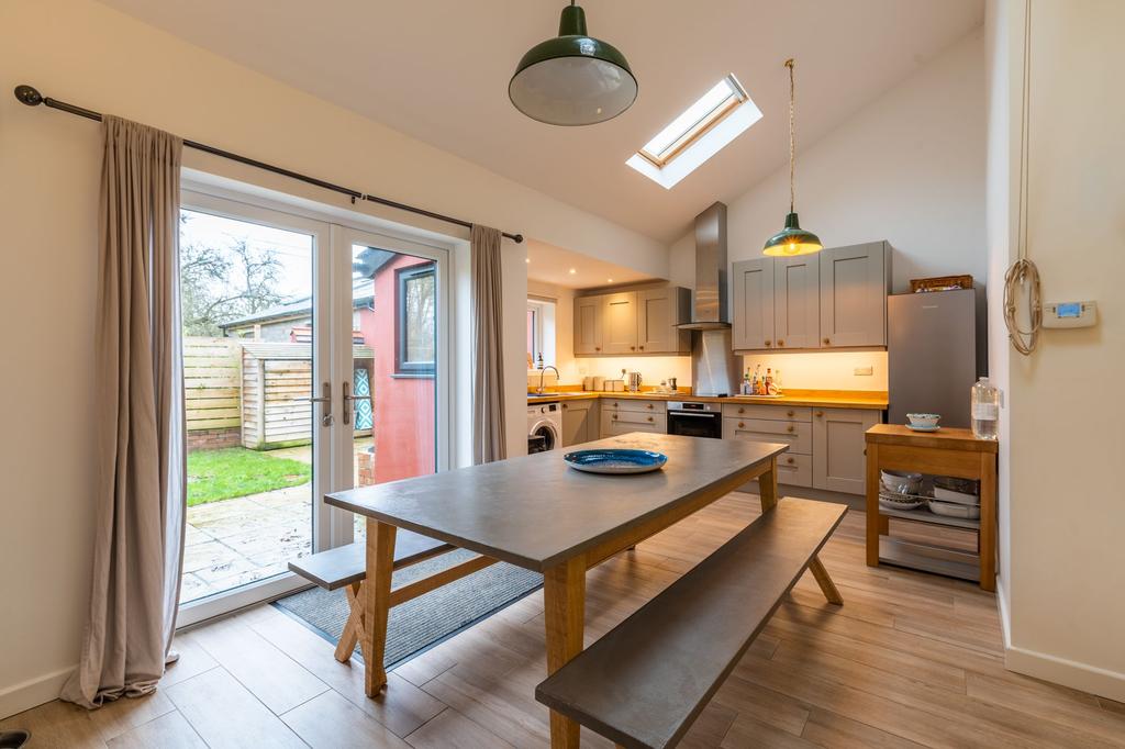 Gunstone, Crediton EX17 3 bed property - £1,150 pcm (£265 pw)