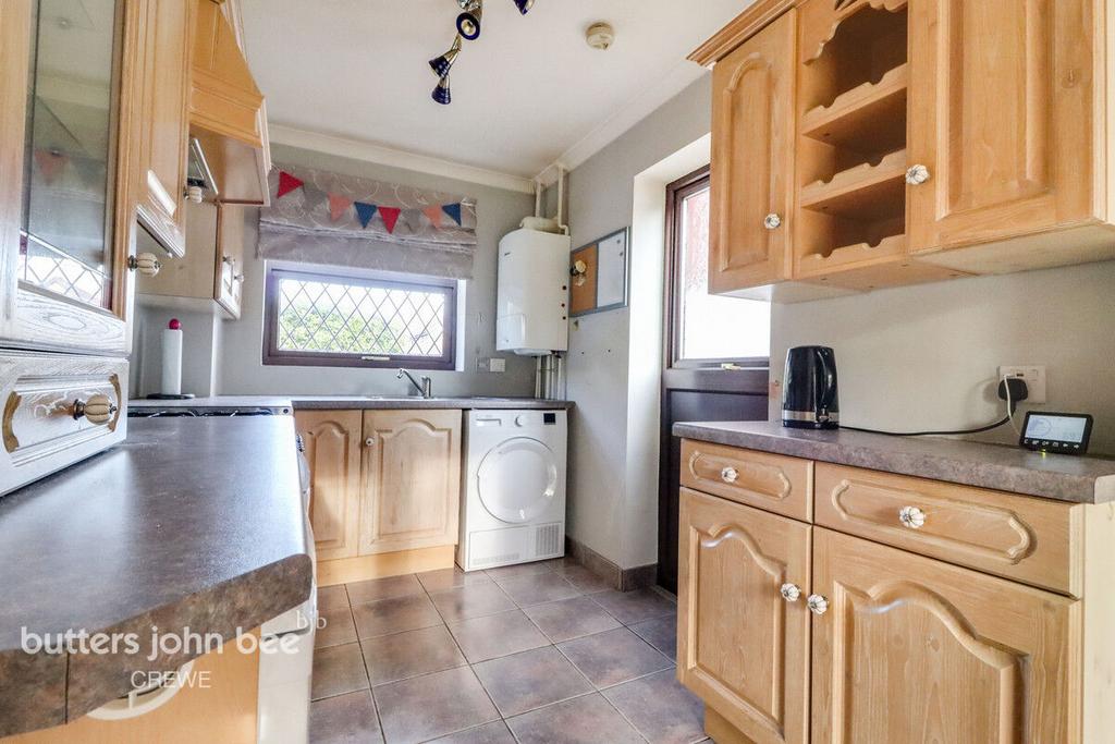 Merlin Way, Crewe 3 bed detached house - £200,000