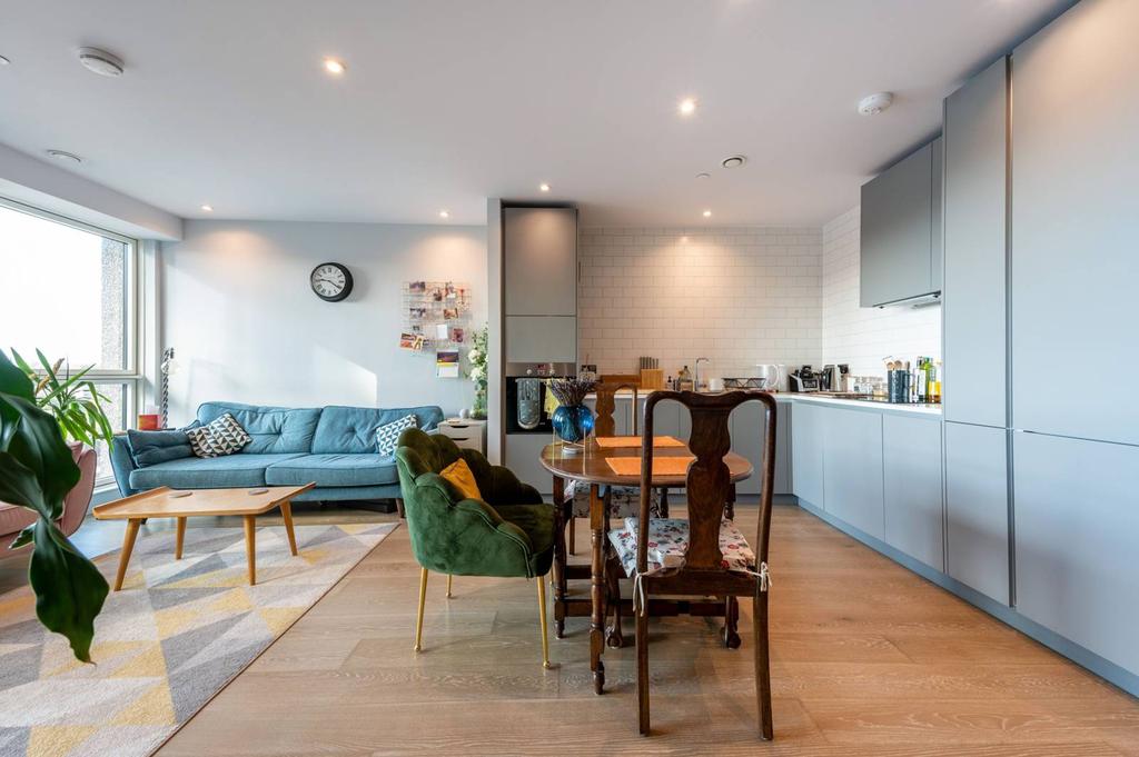 High Street, Croydon, CR0 2 bed flat - £340,000