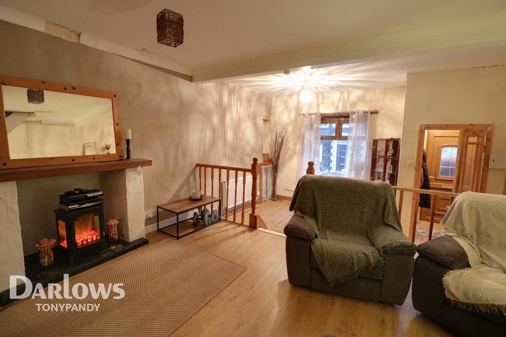 Llewellyn Street, Pontygwaith... 1 bed terraced house - £70,000