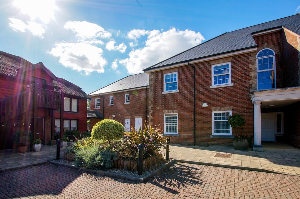 Runcton Lane, Runcton 2 bed flat - £1,100 pcm (£254 pw)