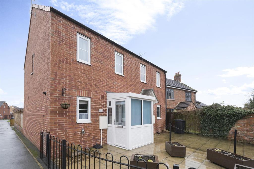 4, Westfield Avenue, Norton, Malton... 2 bed house - £175,000