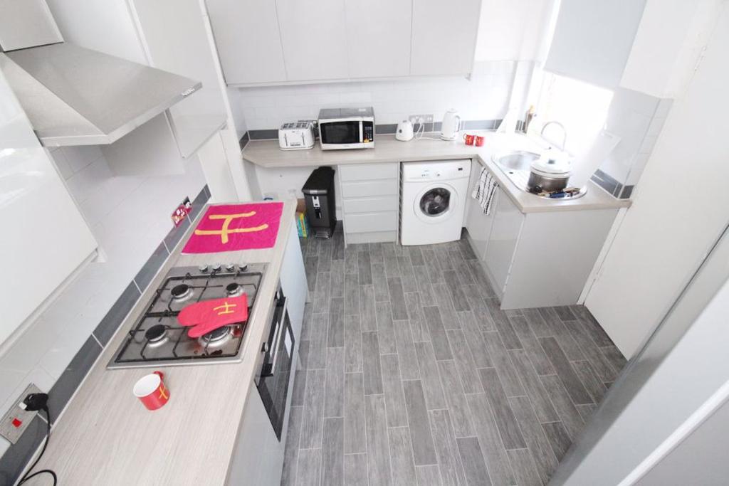 s2 - Cross Myrtle Road - House share 1 bed in a house share - £385 pcm ...