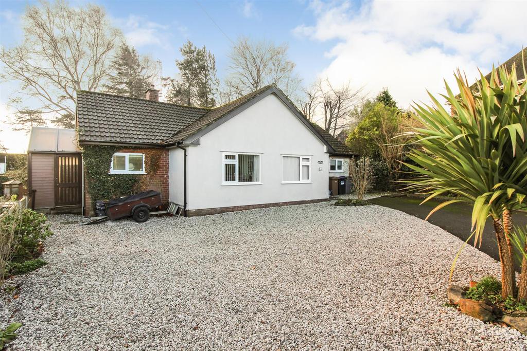 Hampton Close, Oswestry 3 bed detached bungalow - £365,000