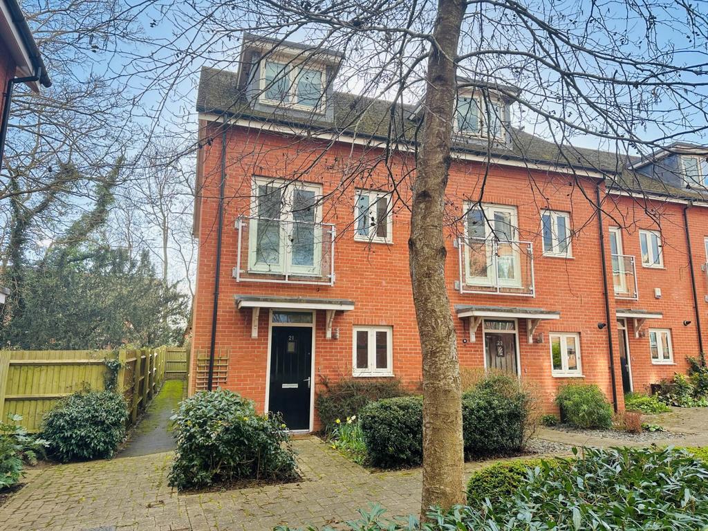 Villa Close, Cholsey 3 bed end of terrace house - £389,950