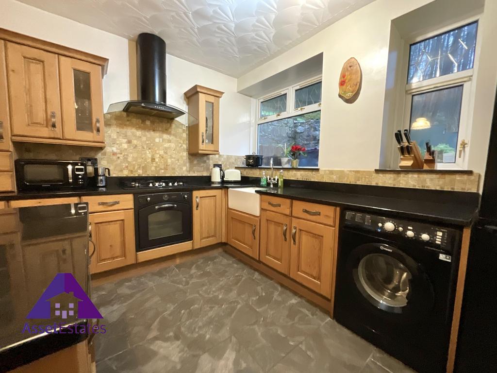 Old Blaina Road, Abertillery, NP13 2EB 3 bed semi-detached house - £280,000