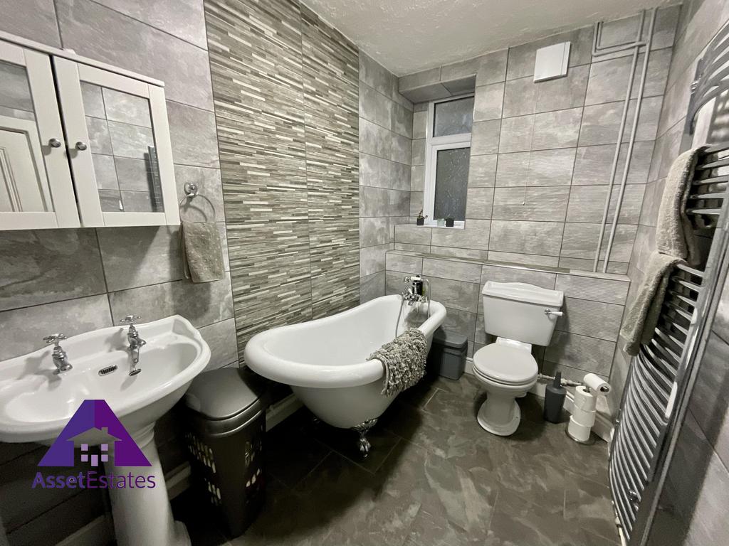 Old Blaina Road, Abertillery, NP13 2EB 3 bed semi-detached house - £280,000