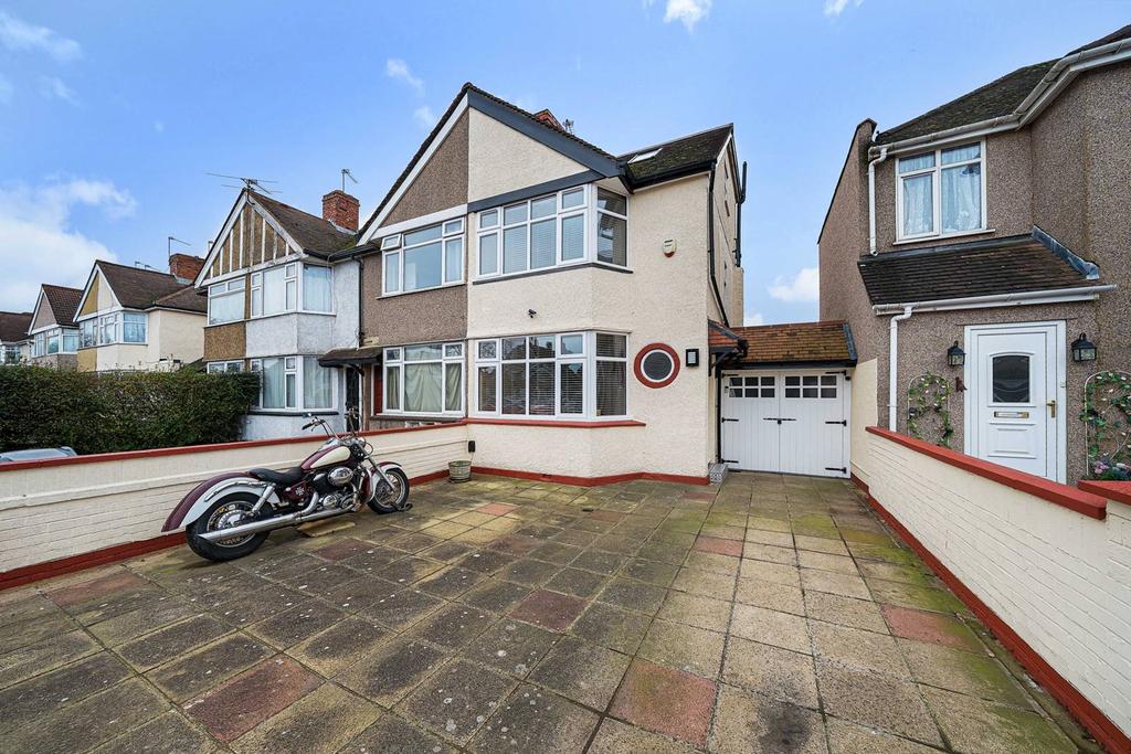 Hounslow Road, Feltham, TW13 3 bed end of terrace house - £520,000