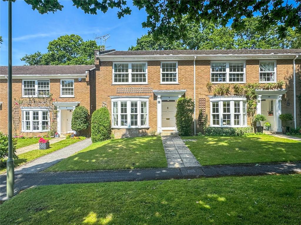 Cranwell Close, Bransgore... 4 bed end of terrace house - £450,000