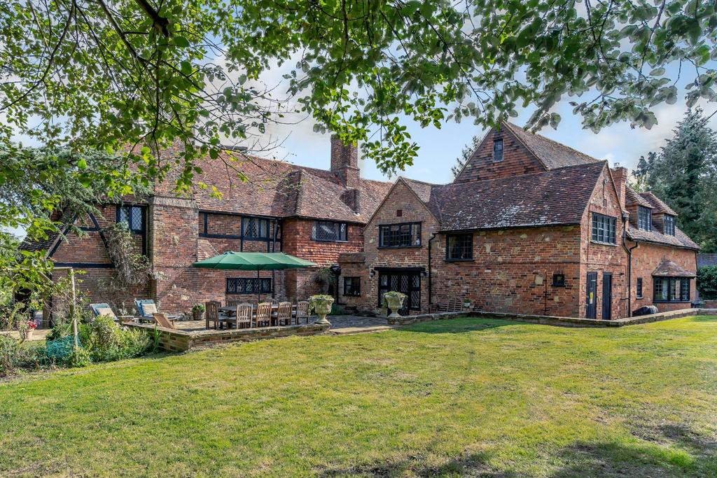 Woodhill, Send, Woking, Surrey 8 bed equestrian property for sale - £ ...