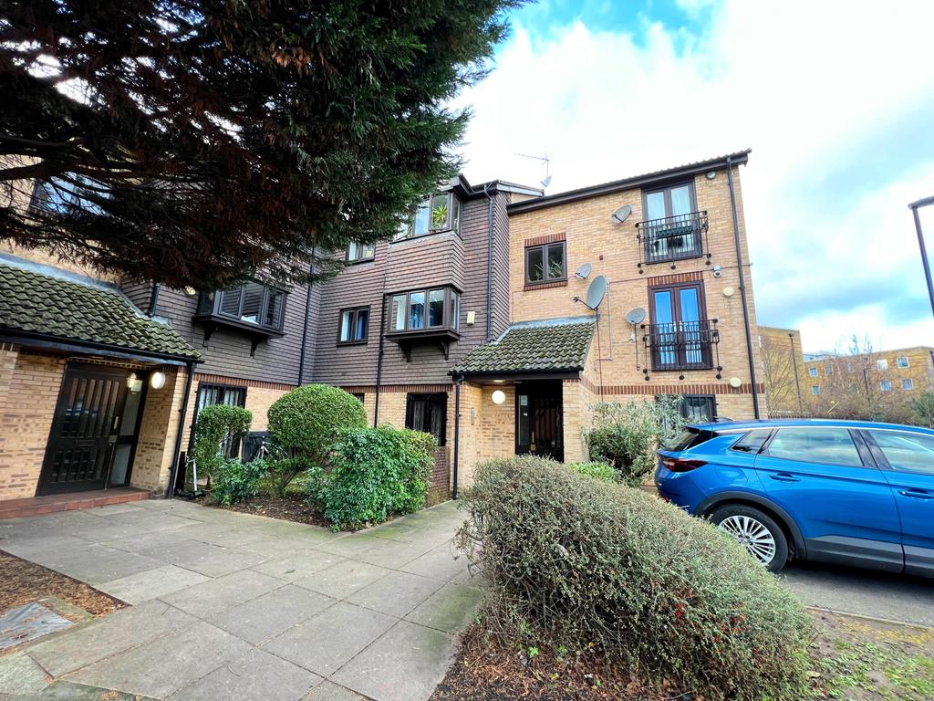 Southerngate Way, London, SE14 1 bed flat - £265,000