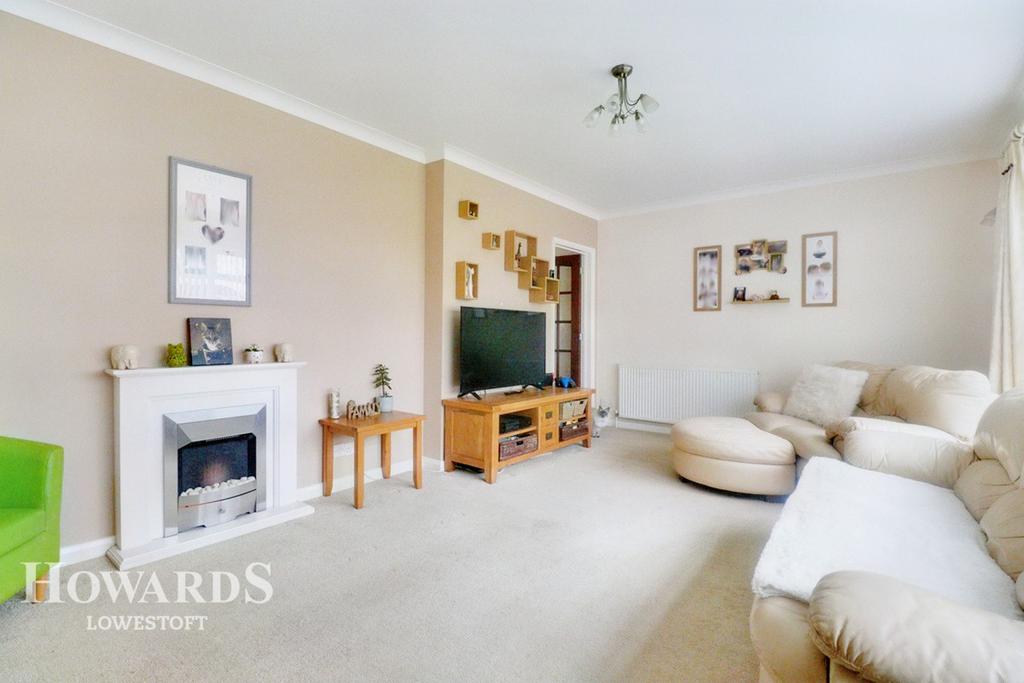 Gunton Church Lane, Lowestoft 3 bed detached house - £475,000
