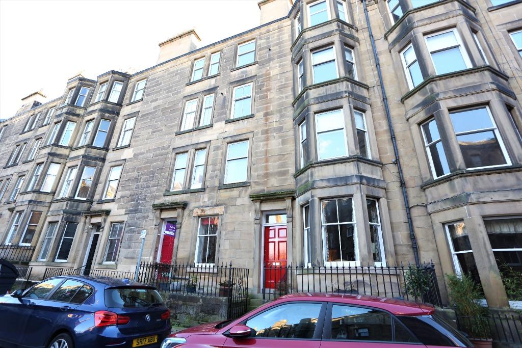 Comiston Terrace, Morningside... 2 bed flat - £1,490 pcm (£344 pw)