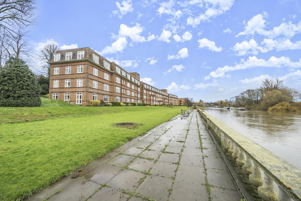 Thames Eyot, Cross Deep, Twickenham, TW1 1 bed flat for sale - £250,000