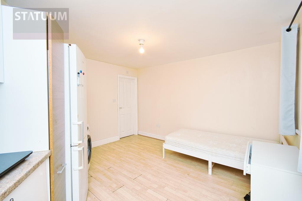 Beccles Drive, Upney, Barking, Essex... Studio - £975 pcm (£225 pw)