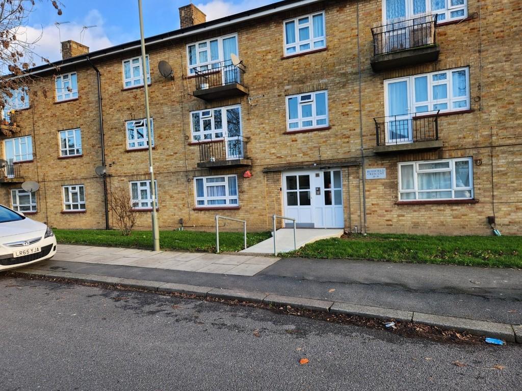 Bushfield Crescent, Edgware 3 bed apartment - £1,650 pcm (£381 pw)