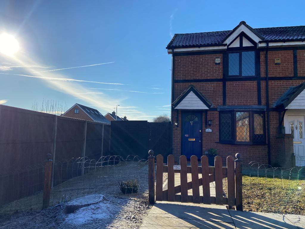 Farmbrook, Bushmead, Luton... 2 bed house - £1,100 pcm (£254 pw)