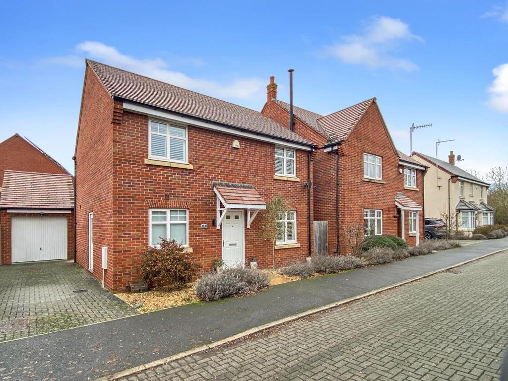 Buttercup Way, Stratford-upon-Avon 4 bed detached house - £475,000