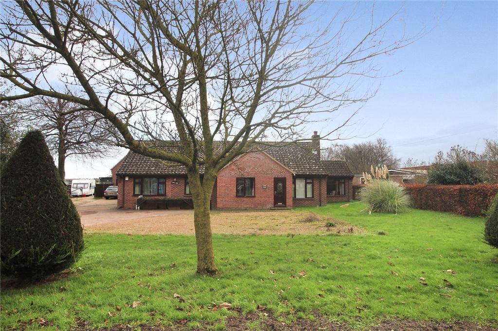 The Street, Bergh Apton, Norwich... 5 bed bungalow - £600,000