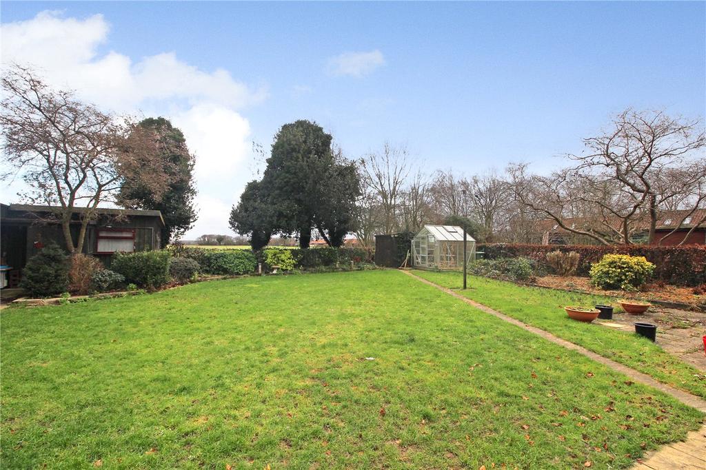 The Street, Bergh Apton, Norwich... 5 bed bungalow - £600,000